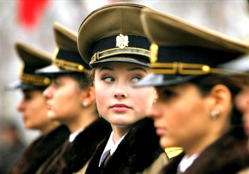 Top 10 Beautiful Women Soldier