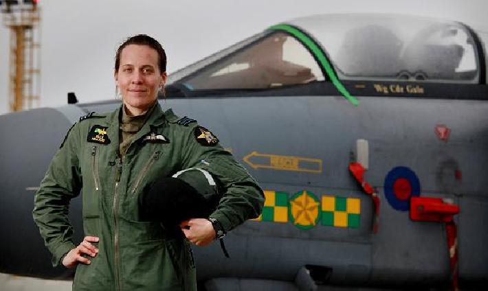 27 Pictures Of Women Fighter Pilots From Around The World