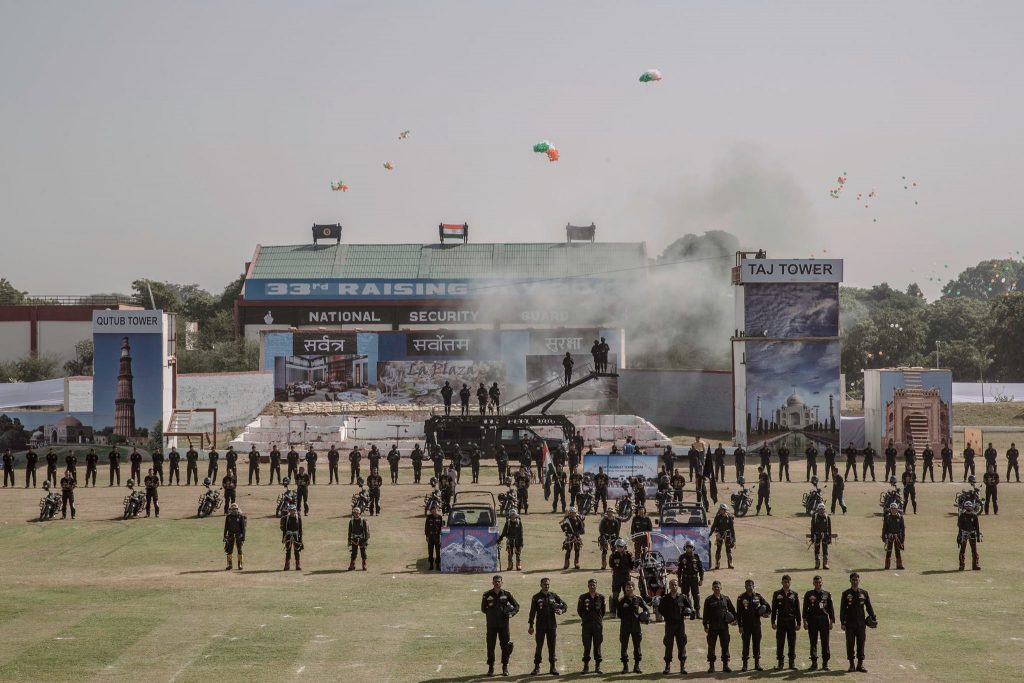 10 Awesome Pictures Of NSG Commandos With Royal Enfield