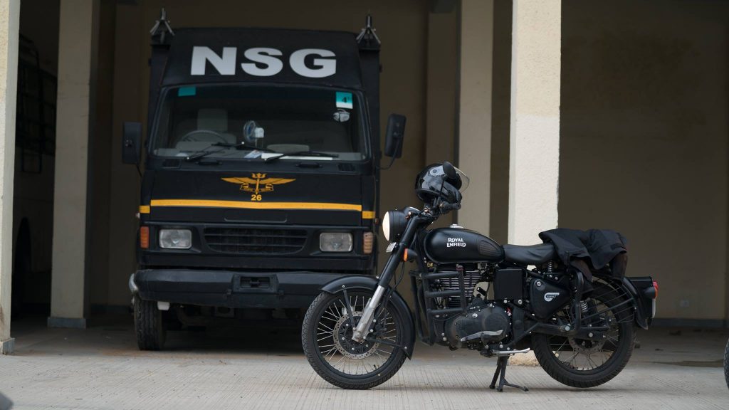10 Awesome Pictures Of NSG Commandos With Royal Enfield