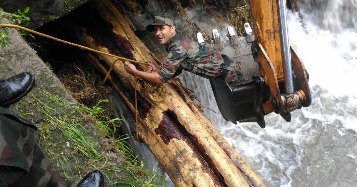 9 Pictures Of Indian Army Soldiers In Kerala Flood Rescue Will Make You ...