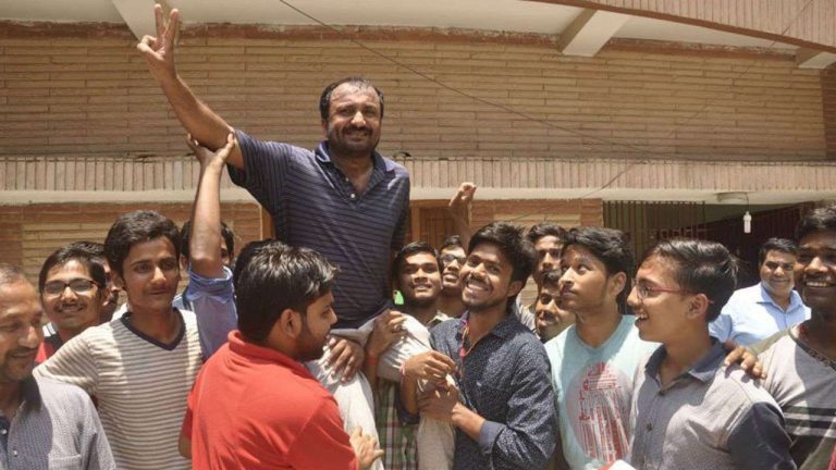 Kashmiri Youth Studying In IIT Following The Indian Army's Super 30 Program