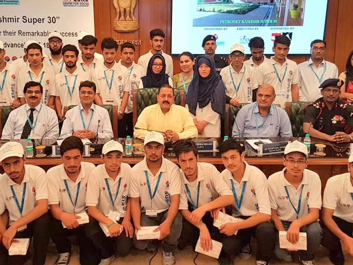 Kashmiri Youth Studying In IIT Following The Indian Army's Super 30 Program