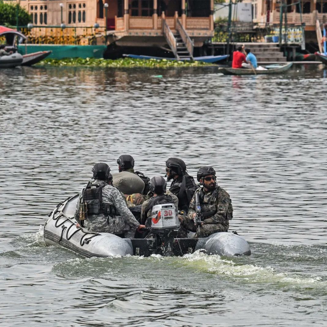 MARCOS guarding Dal Lake in Kashmir ahead G20