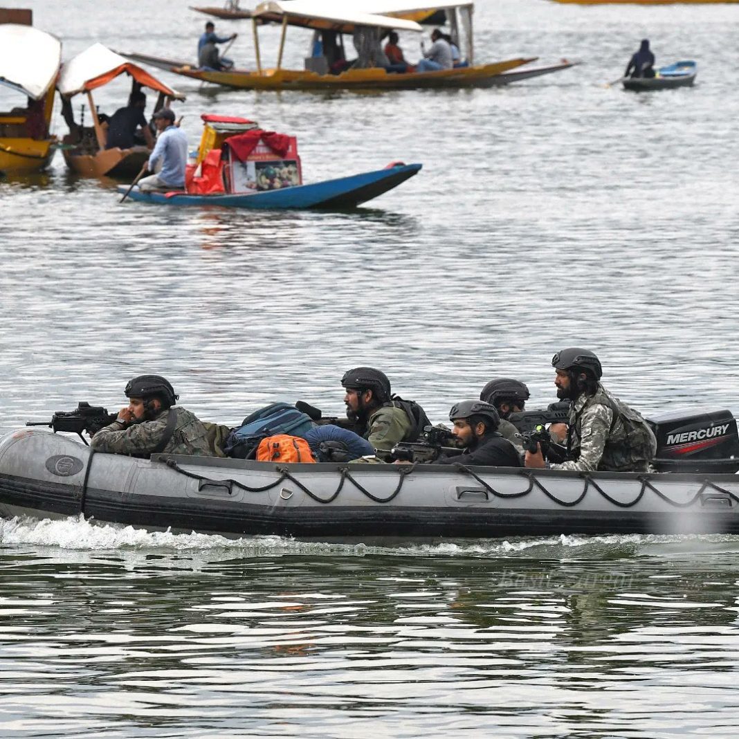 MARCOS guarding Dal Lake in Kashmir ahead G20