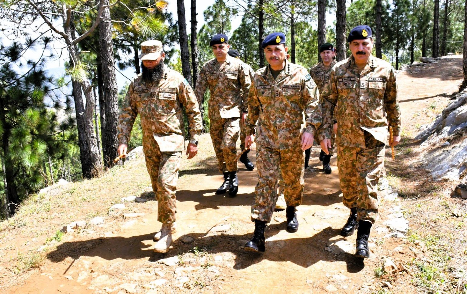 Pakistan Army Chief visits LoC asserts readiness to retaliate against ...