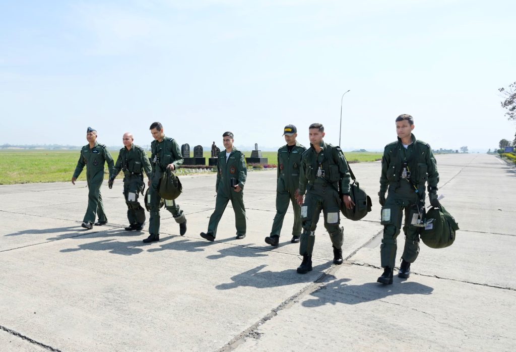 Air Marshal PM Sinha Pilots Jaguar and MiG-21, Lauds Readiness of ...