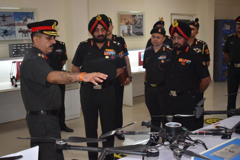 Lt Gen Manjinder Singh Visits Simulator Development Division (SDD)