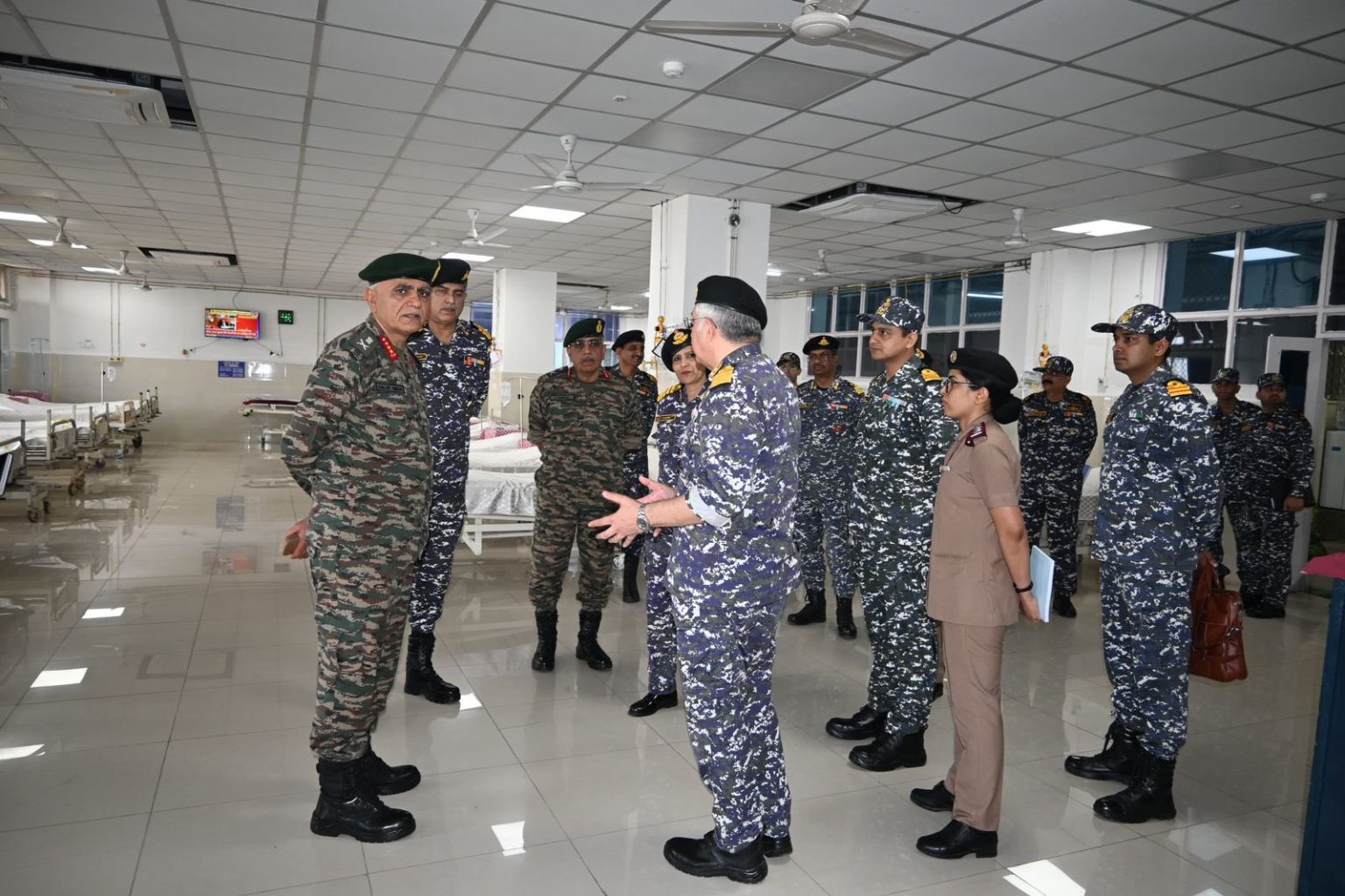 Lt Gen Daljit Singh Reviews Medical Facilities at INHS Asvini, Mumbai