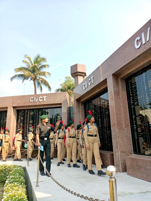 Indian Army Organizes Heritage Walk Through Fort William, Kolkata for ...