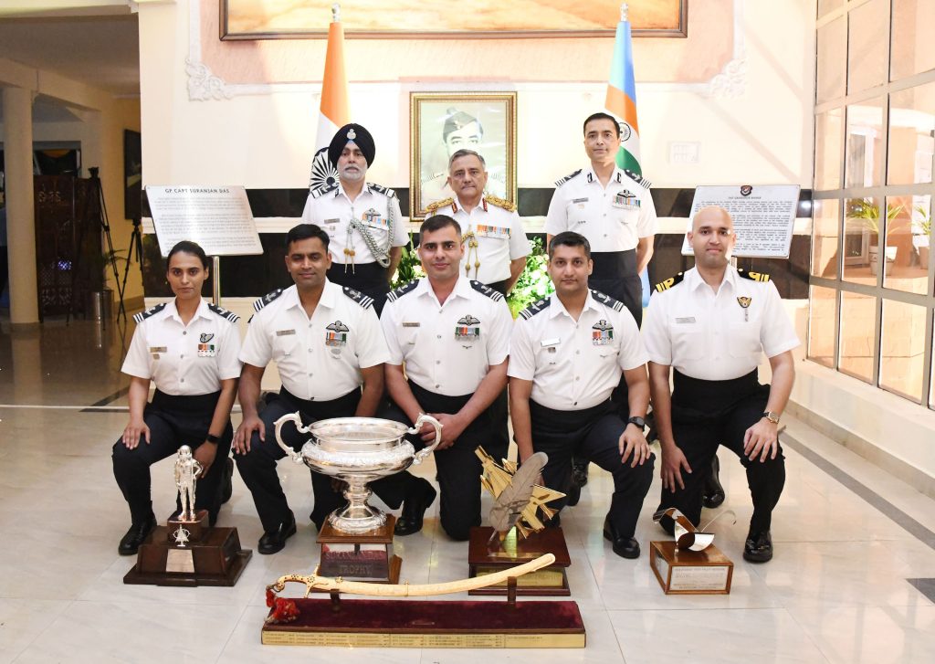 17 Students Graduate from 46th Flight Test Course of Air Force Test ...