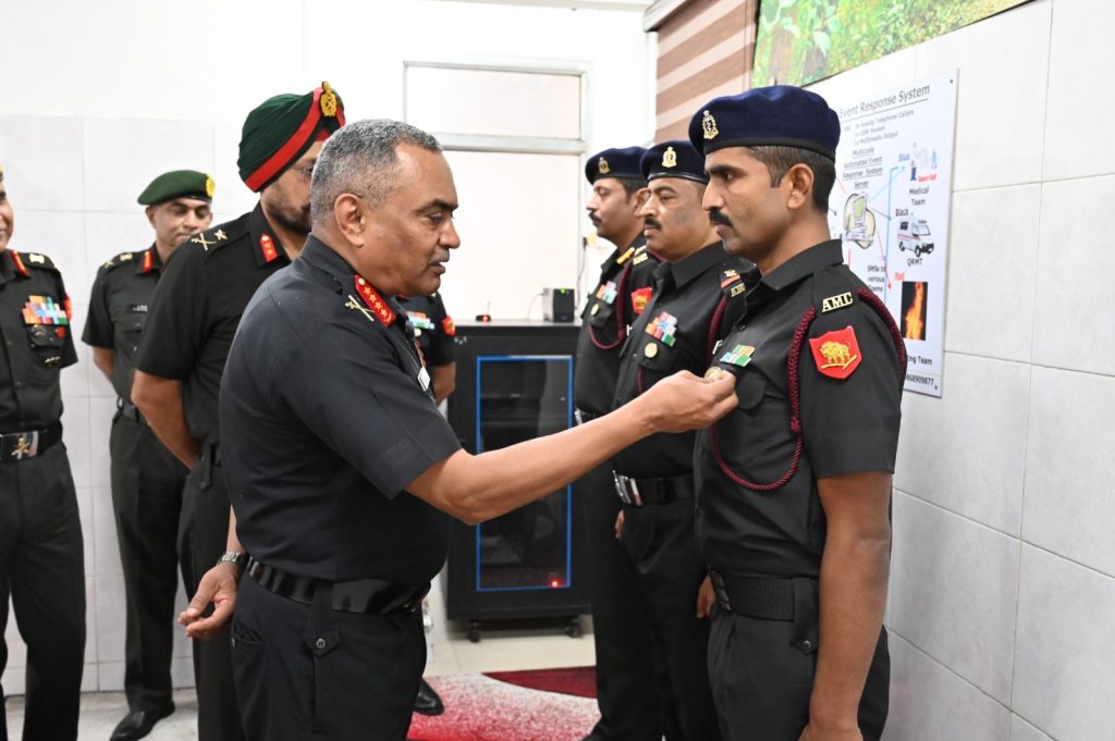 General Manoj Pande Visits Base Hospital in Delhi, Lauds Medical Staff ...