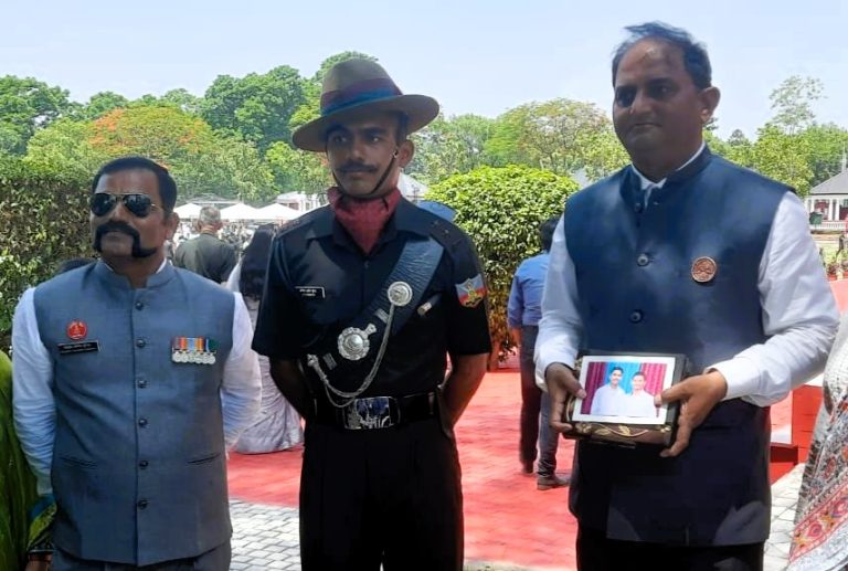Lt Aniket Kumbhar Paid Tribute To His Late NDA Batchmate Squadron Cadet ...