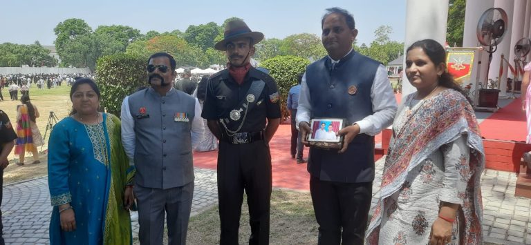 Lt Aniket Kumbhar Paid Tribute To His Late NDA Batchmate Squadron Cadet ...