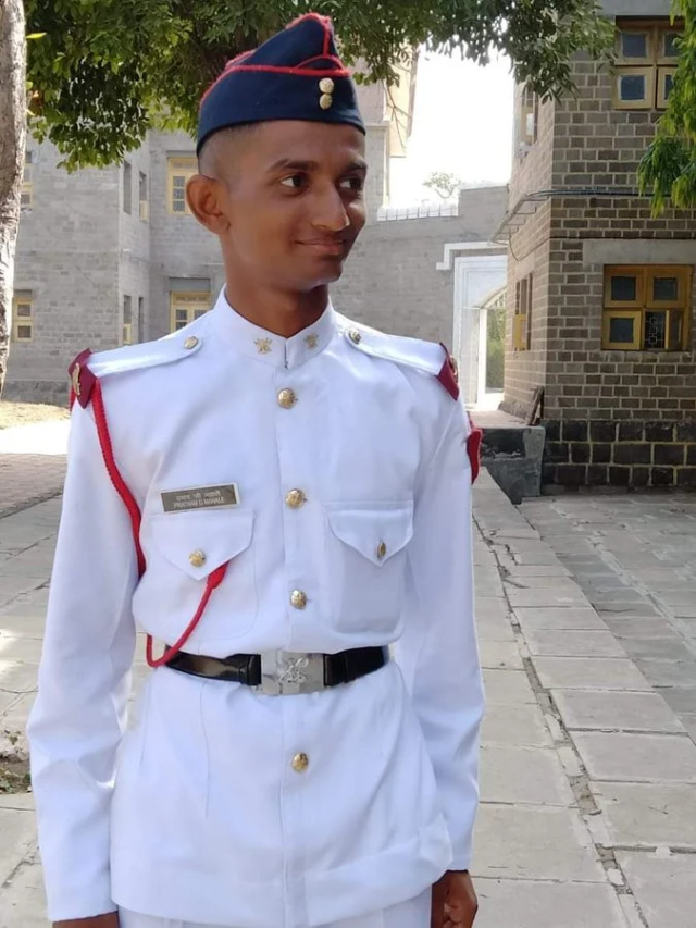 Lt Aniket Kumbhar Paid Tribute To His Late NDA Batchmate Squadron Cadet ...