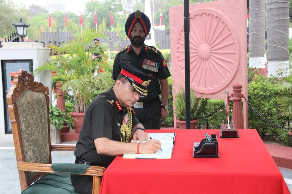Lt Gen Mohit Wadhwa Assumes Role as Chief of Staff at HQ Western Command