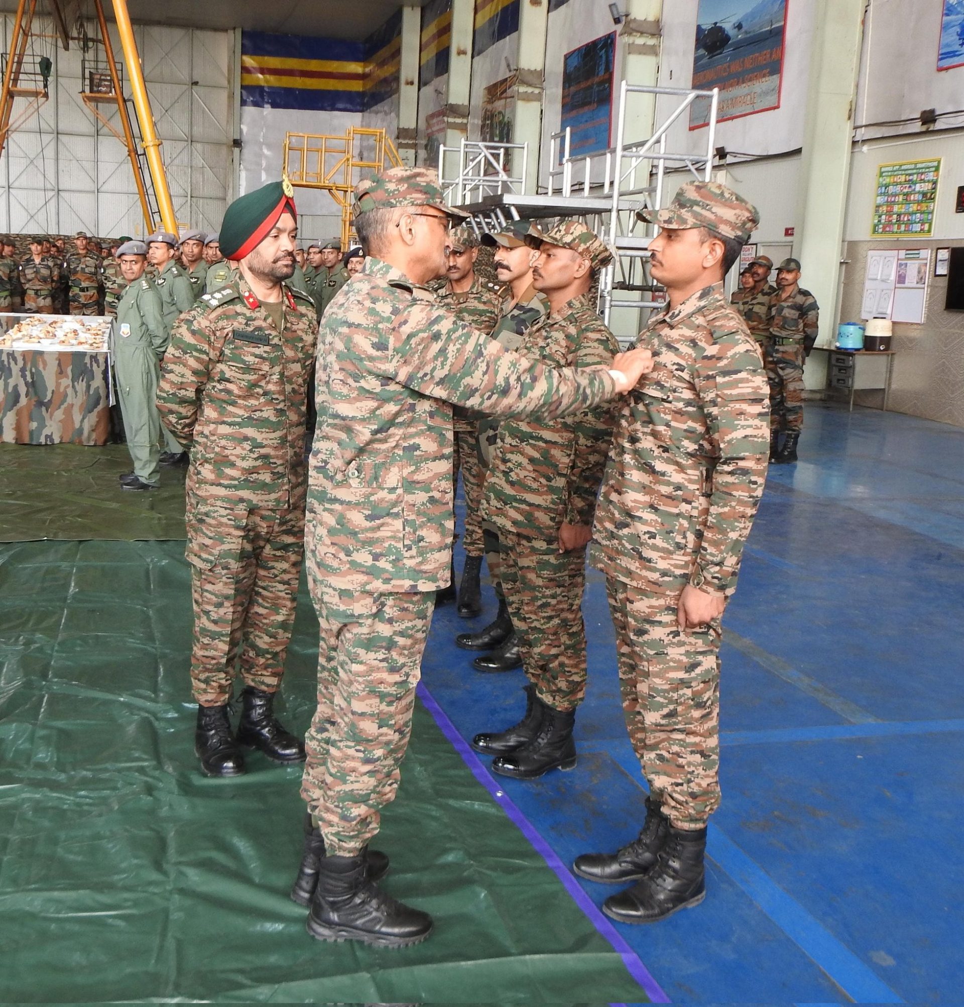 Lt Gen MV Suchindra Kumar Reviews Combat Flying Capability in Ladakh ...