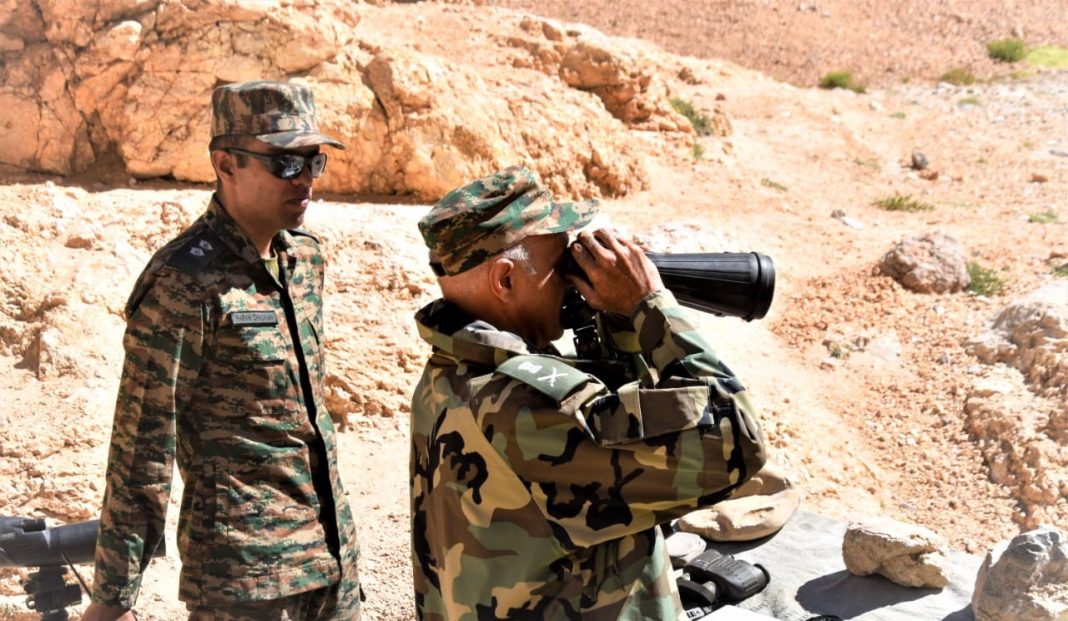 Lt Gen Hitesh Bhalla Visits Troops on Northern Borders