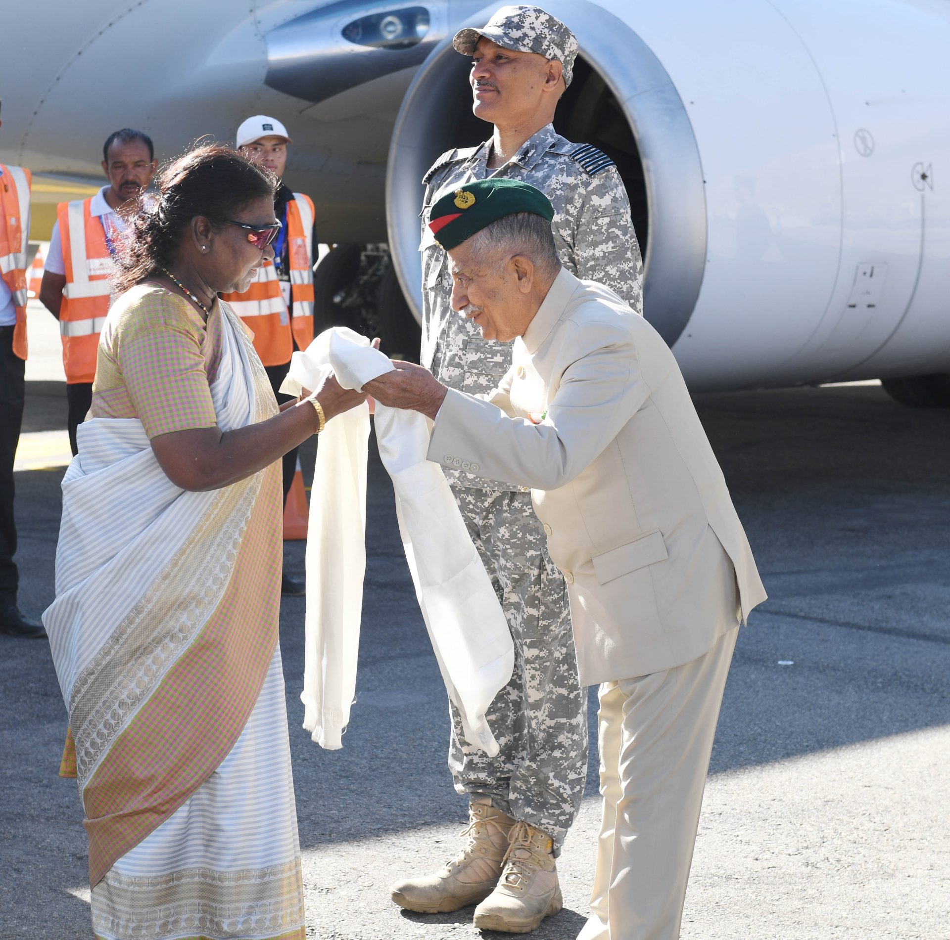 President Droupadi Murmu Visits Siachen, Lauds Soldiers' Bravery at ...