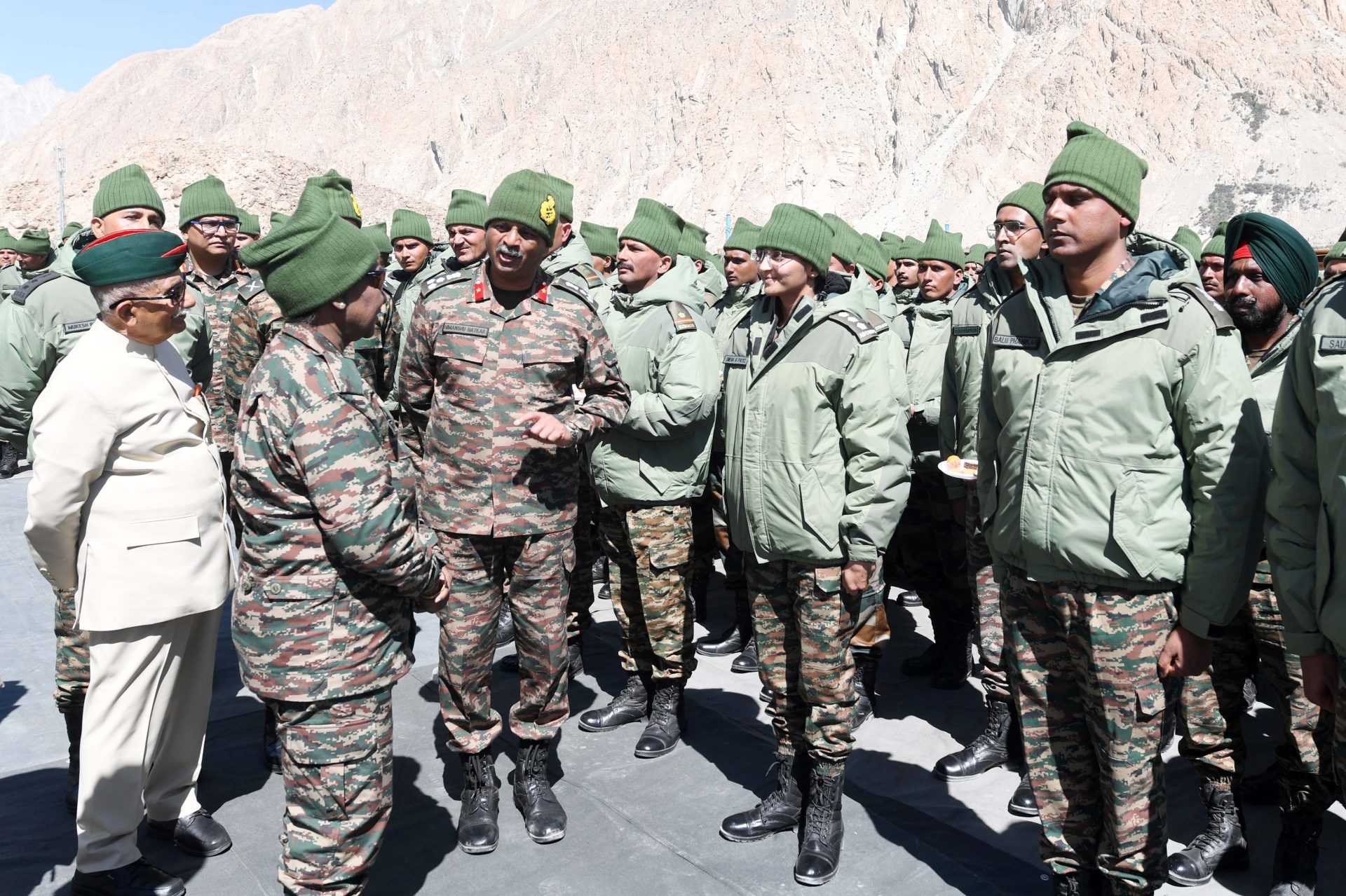 President Droupadi Murmu Visits Siachen, Lauds Soldiers' Bravery at ...