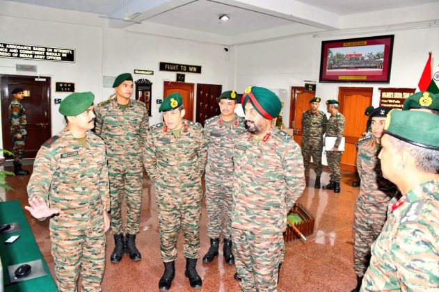 Lt Gen Manjinder Singh Reviews Gandiv Division