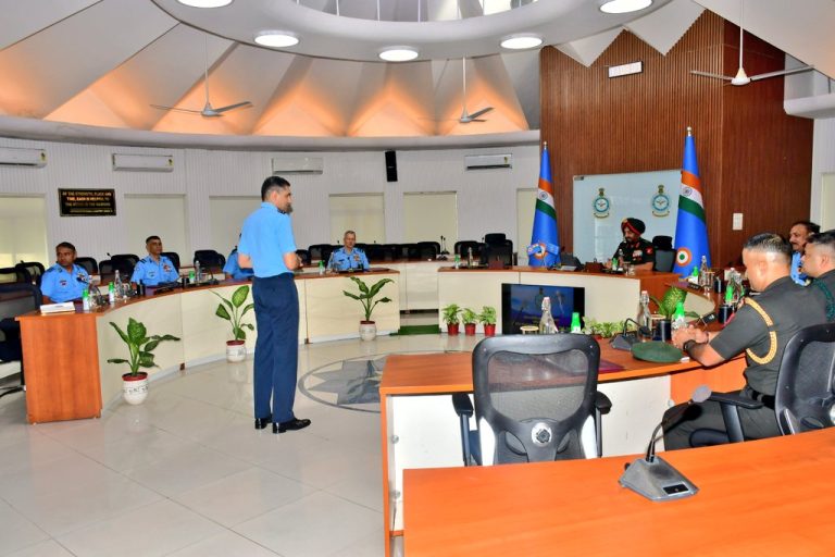 Lt Gen Manjinder Singh Visits Western Air Command HQ