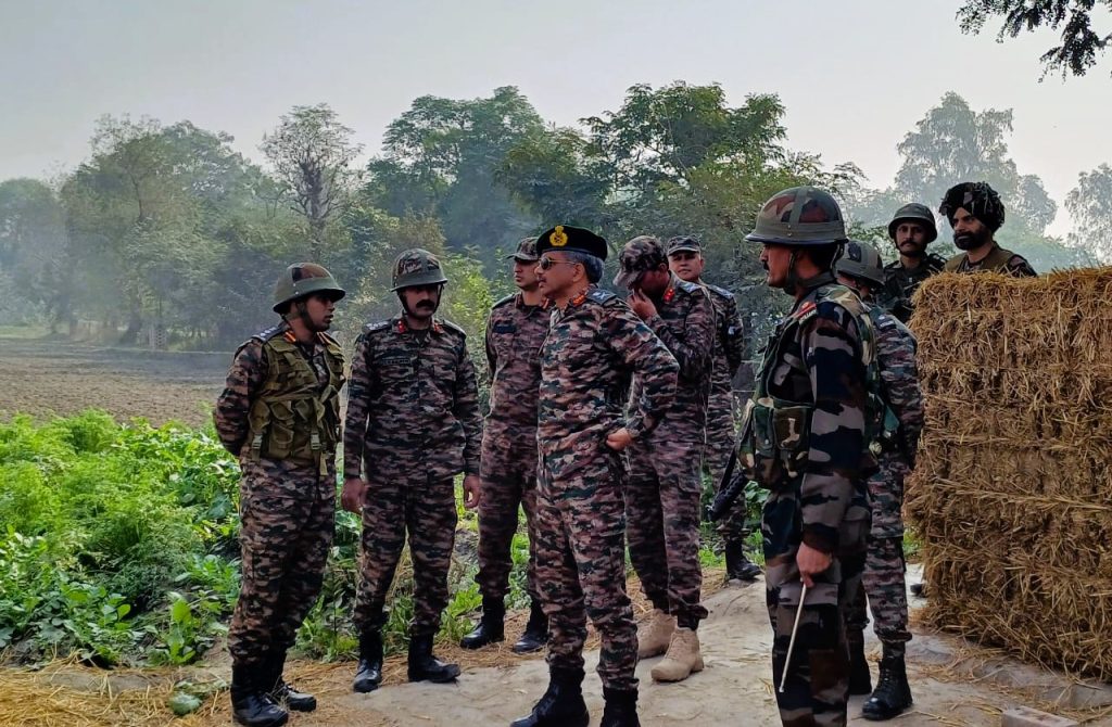 Army Commander Reviews Operational Preparedness of Golden Arrow Division