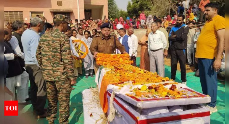 Large Crowds Honor Army Havildar Vinod Singh Shekhawat with Final Rites ...