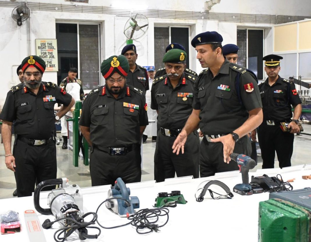 Lt General JS Sidana Visits HQ Southern Command