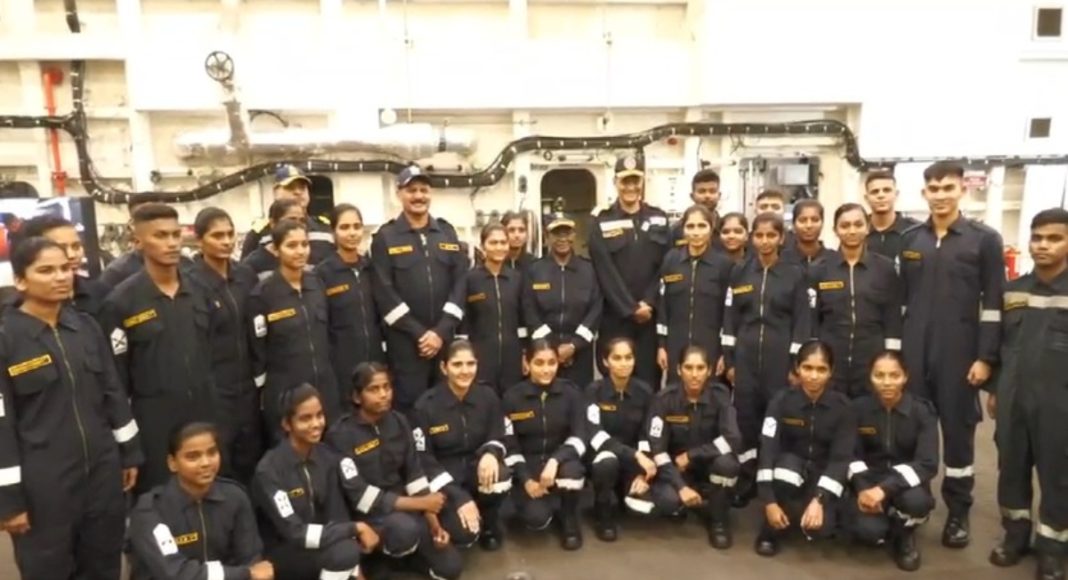 President Droupadi Murmu Witnesses Indian Navy's Operational ...