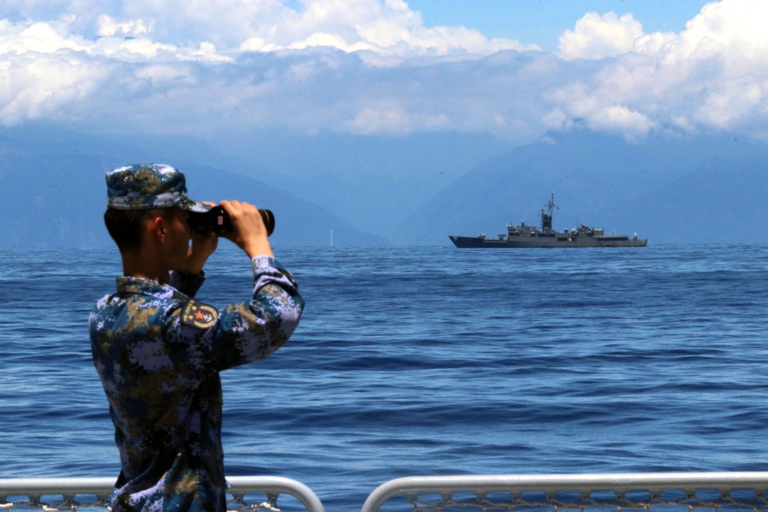 US Military Patrol Plane Conducts Flyover in Taiwan Strait Amid Rising ...