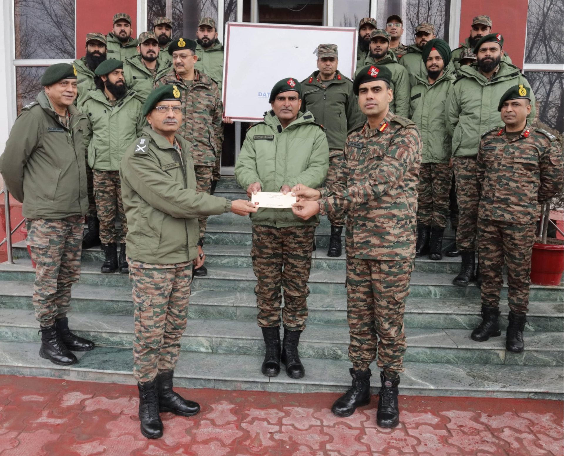 Lt Gen MV Suchindra Kumar Reviews Operational Preparedness of Chinar Corps