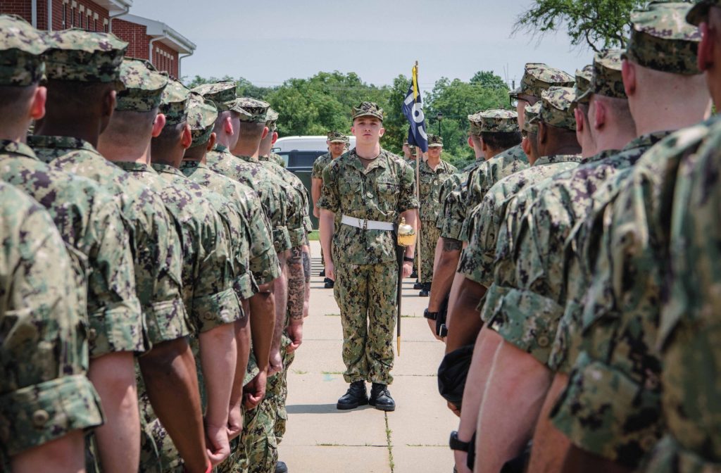 US Navy Shortens Basic Military Training from 10 to 9 Weeks Amid Rising ...