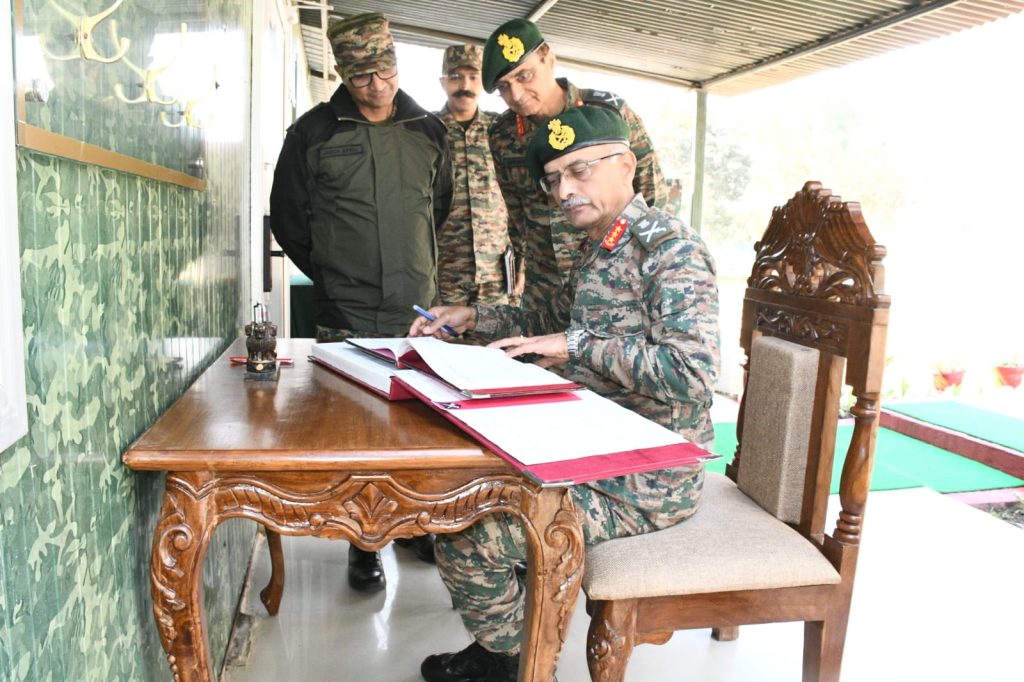 Lt Gen MV Suchindra Kumar Reviews Forward Areas Along LoC