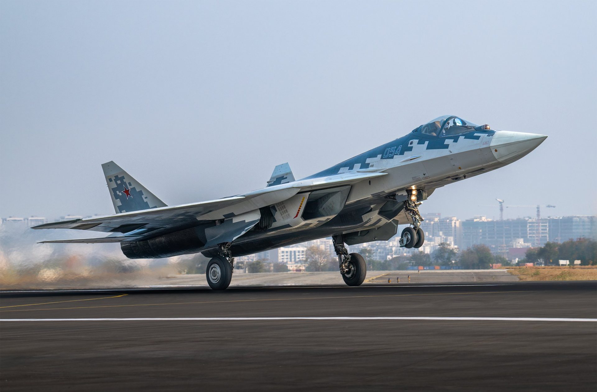 Su-57 vs F-35: Which Fighter Jet Meets India's Air Defence Needs?