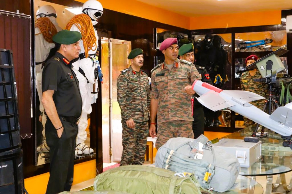 Lt General Dhiraj Seth Visits 10 Para SF aka Desert Scorpions