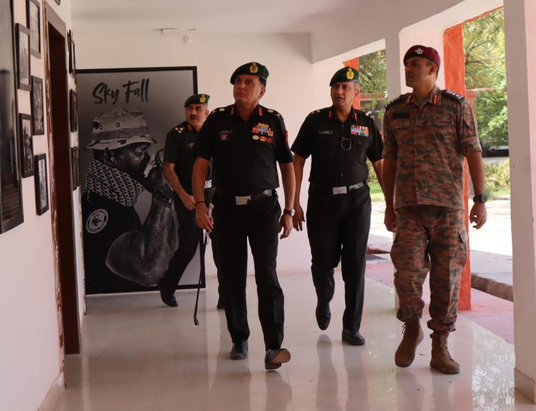 Lt General Dhiraj Seth Visits 10 Para SF aka Desert Scorpions