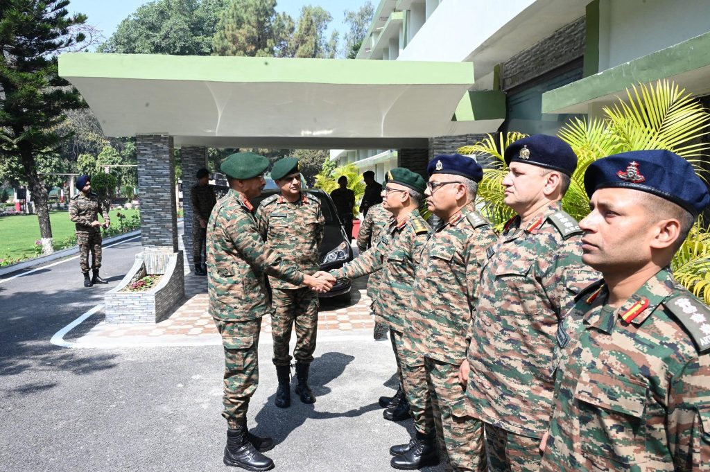 Lt Gen MV Suchindra Kumar Visits Garud Division