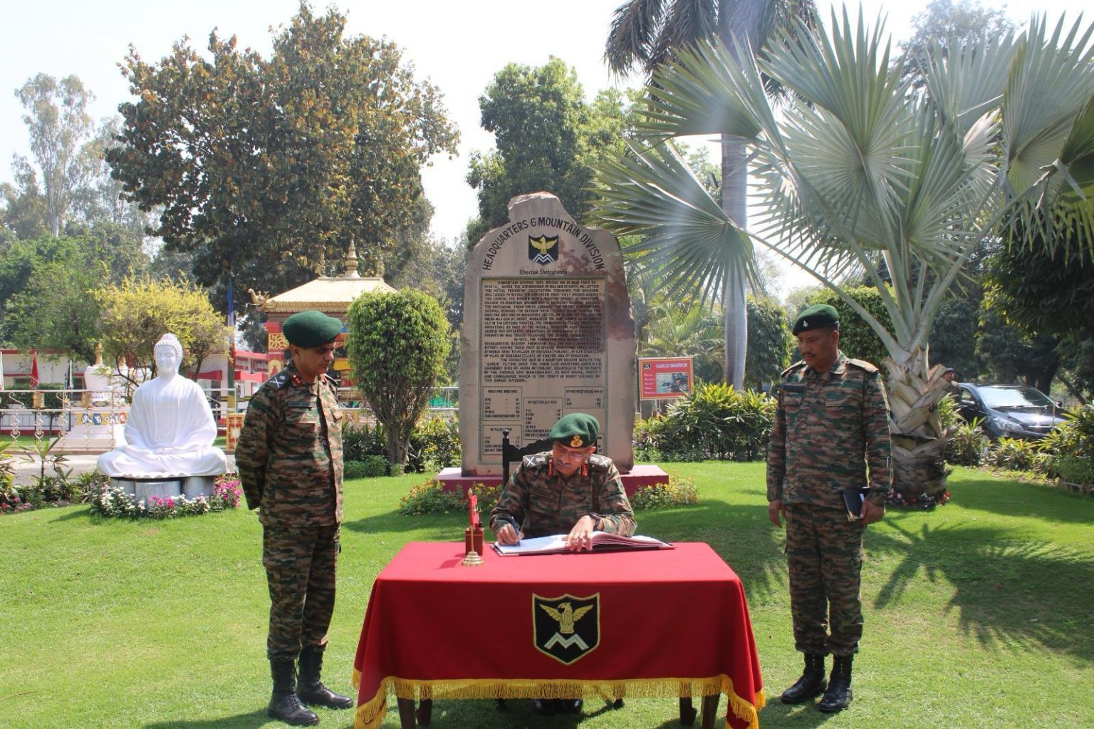 Lt Gen MV Suchindra Kumar Visits Garud Division