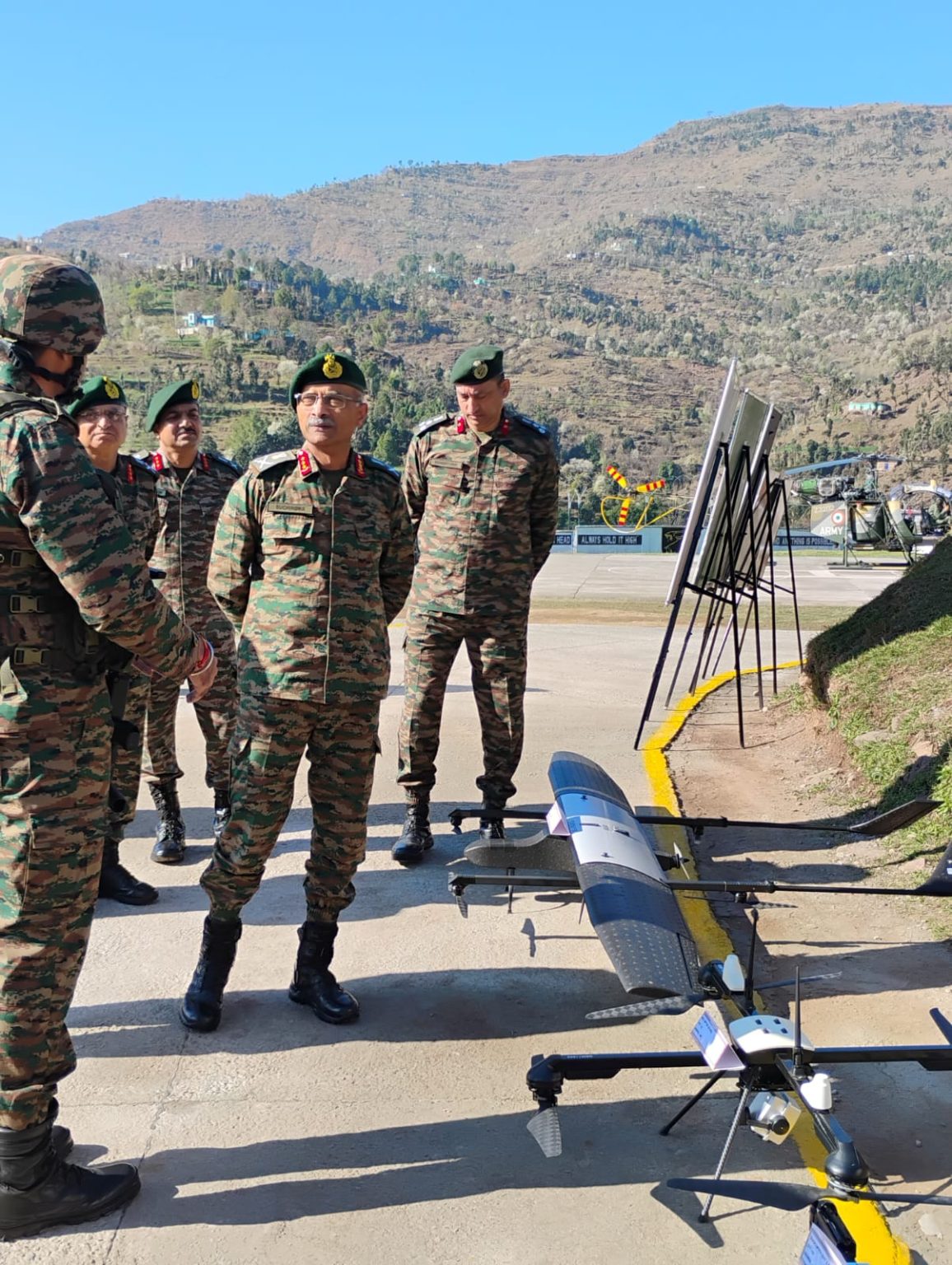 Lt Gen MV Suchindra Kumar Reviews New-Generation Equipment in Rajouri