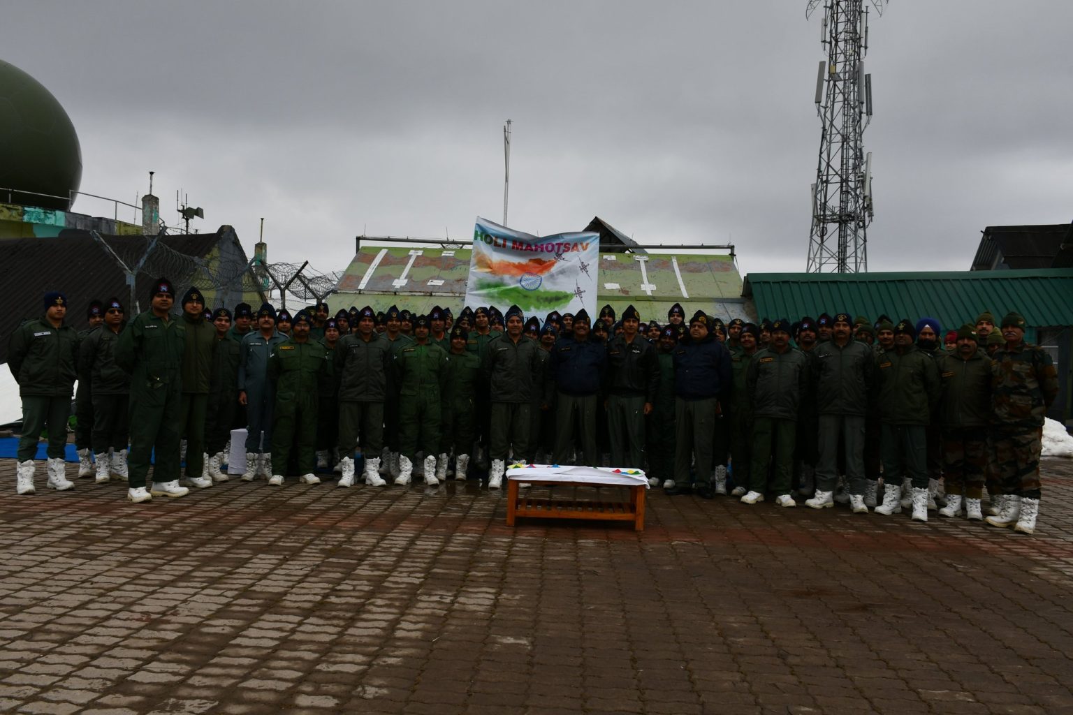 Air Marshal Jeetendra Mishra Visits Forward Bases in the Western Sector