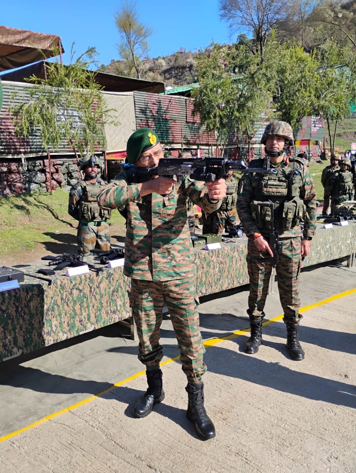 Lt Gen MV Suchindra Kumar Reviews New-Generation Equipment in Rajouri