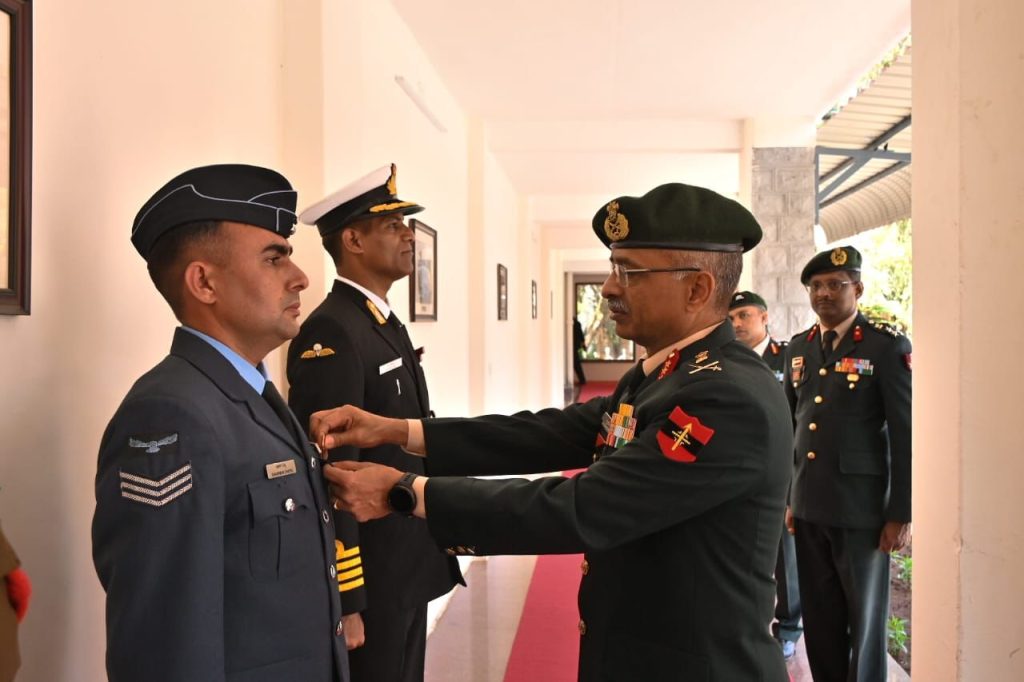 GOC Gajraj Corps Reviews Operational Preparedness of Red Horns Gunners