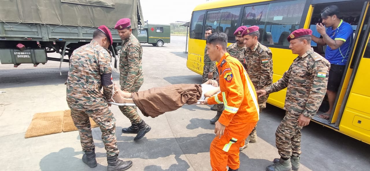 10 Pictures of Indian Army Soldiers in Myanmar Earthquake Rescue Will ...