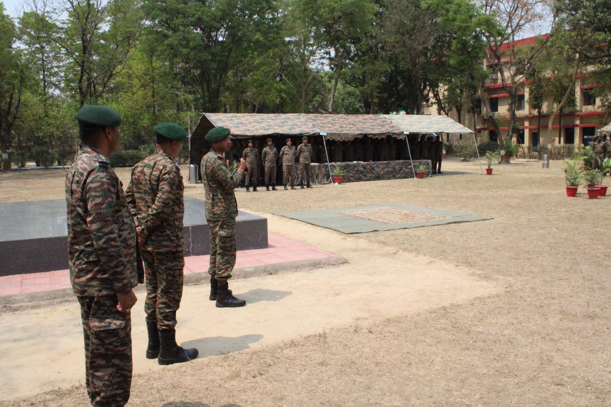 Lt Gen MV Suchindra Kumar Visits Jhenida Brigade, Commends Troops for ...