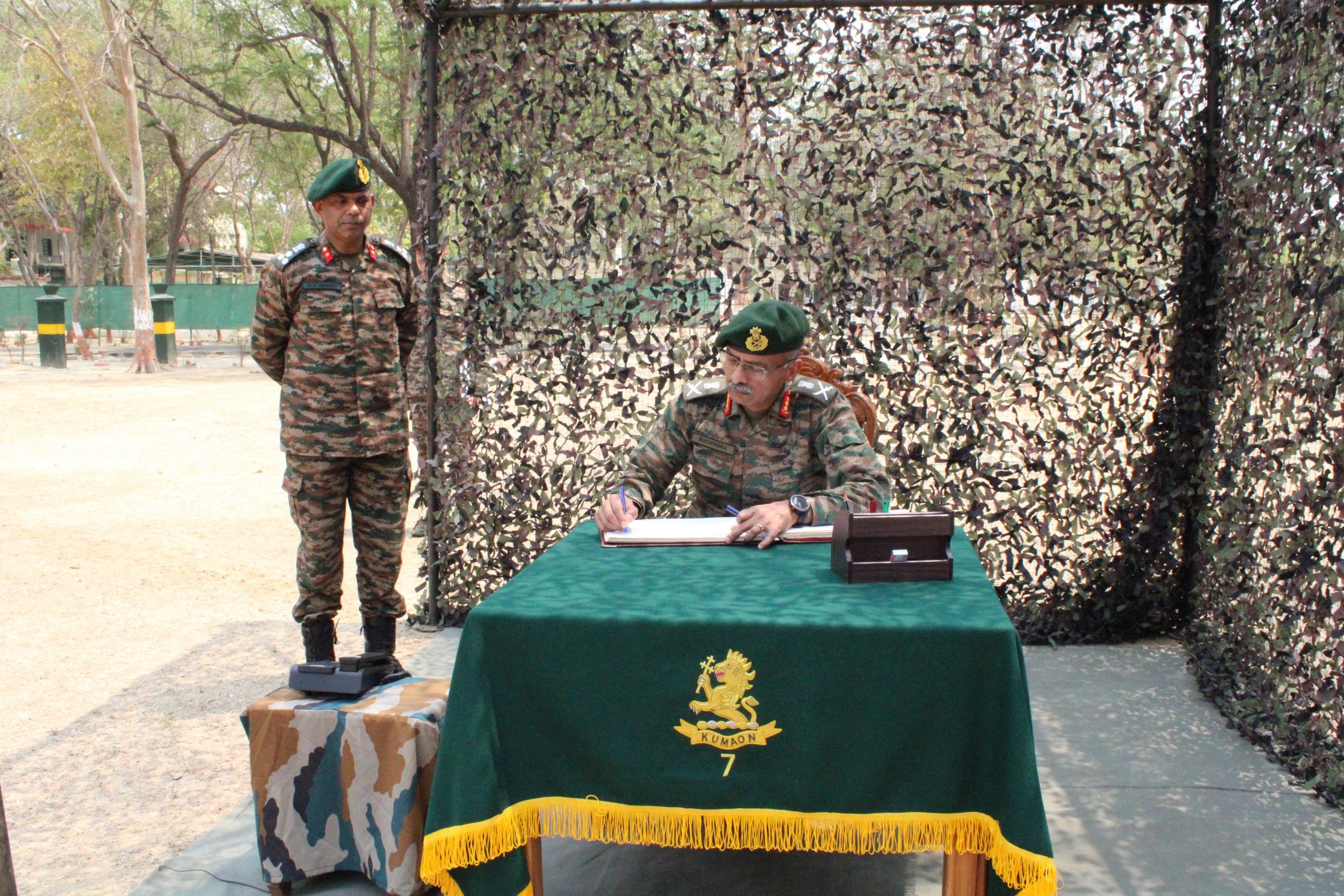 Lt Gen MV Suchindra Kumar Visits Jhenida Brigade, Commends Troops for Dedication