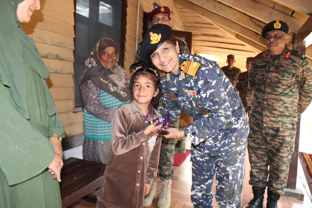 Vice Admiral Arti Sarin Visits 92 Base Hospital in Srinagar, Lauds ...