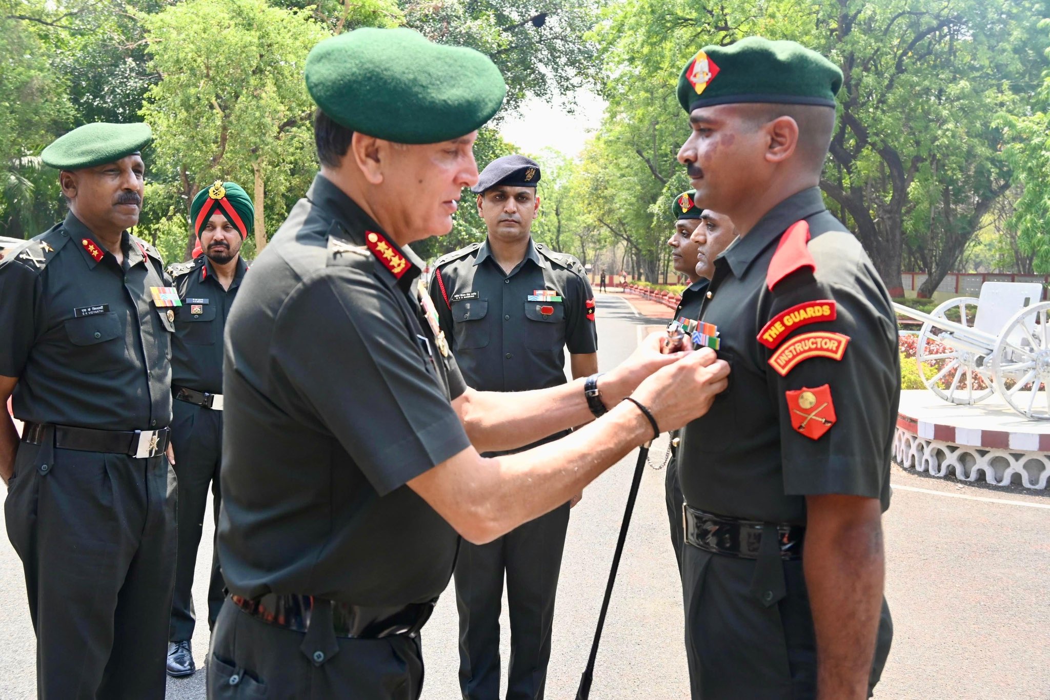 Lt Gen Dhiraj Seth Reviews Advanced Training at Guards Regimental ...