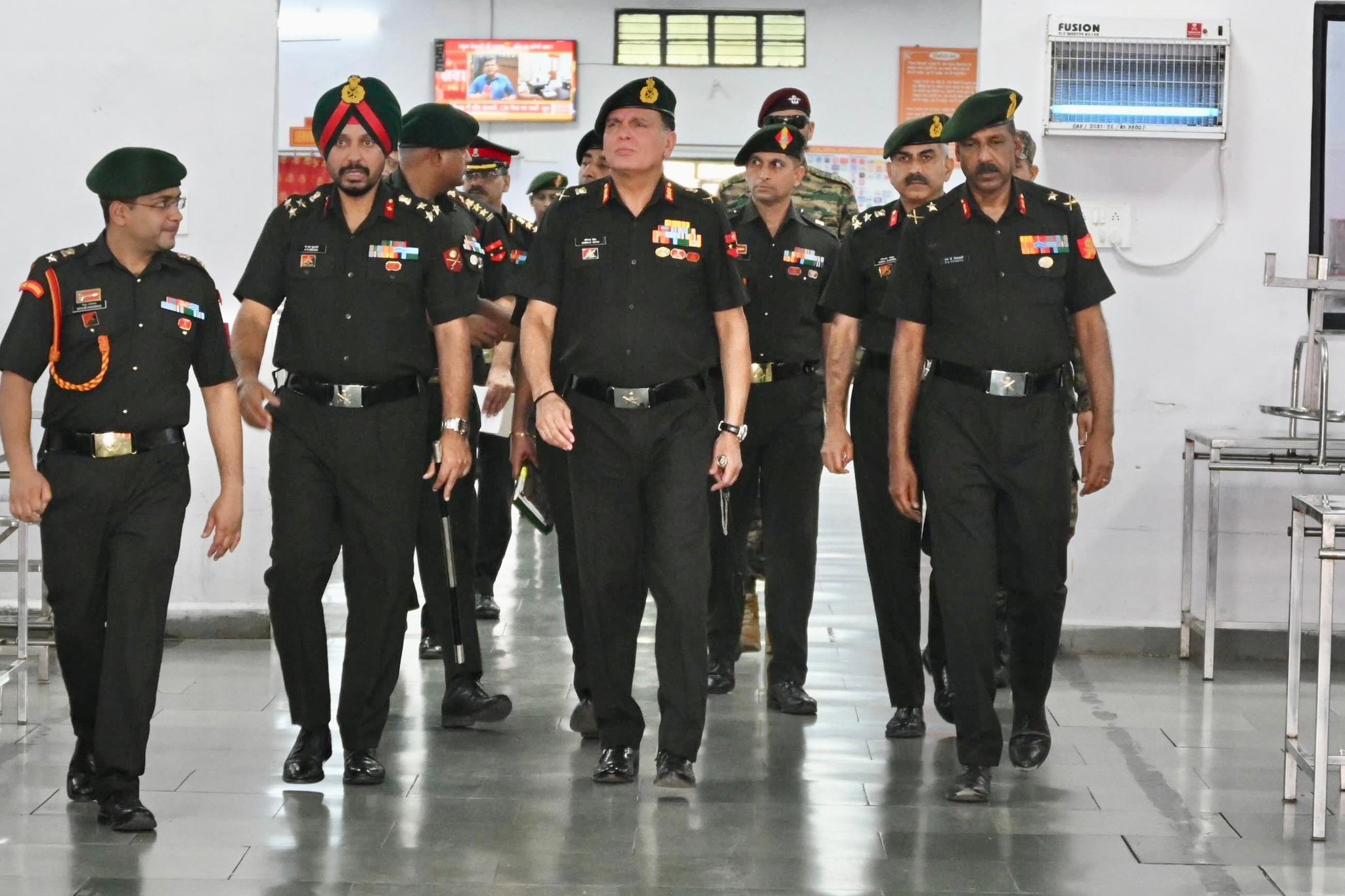Lt Gen Dhiraj Seth Reviews Advanced Training at Guards Regimental ...