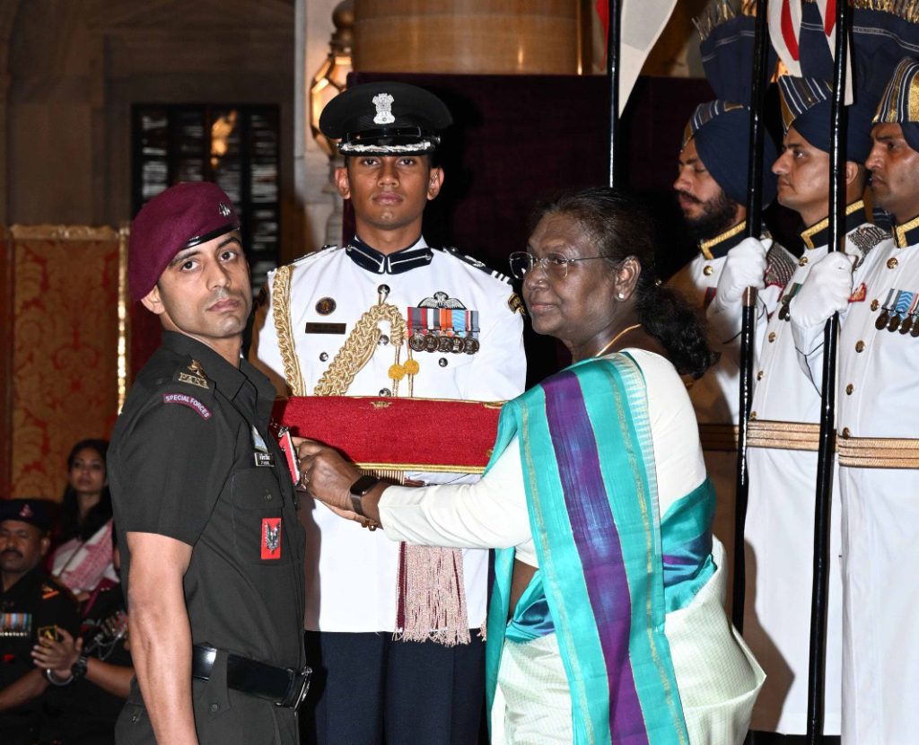 21 Para SF Major (now Lt Col) CVS Nikhil Awarded Shaurya Chakra for ...